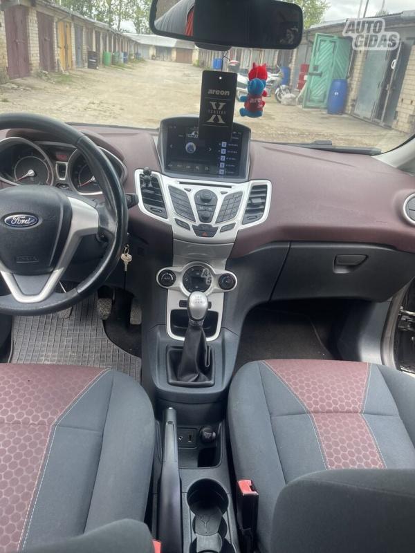 Melns Ford Fiesta 2011 Panevēža, ar dzinēja tilpumu 1.60 L un nobraukumu 300 tūkst. km par 2100 €, foto 2 vietnē AUTOMOTO.COM.LV