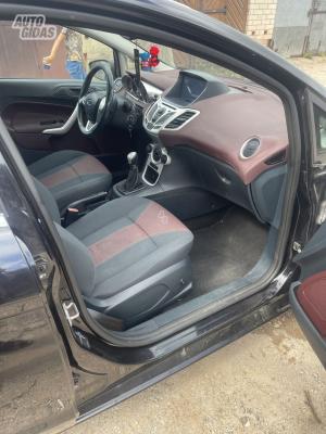 Melns Ford Fiesta 2011 Panevēža, ar dzinēja tilpumu 1.60 L un nobraukumu 300 tūkst. km par 2100 €, foto 4 vietnē AUTOMOTO.COM.LV