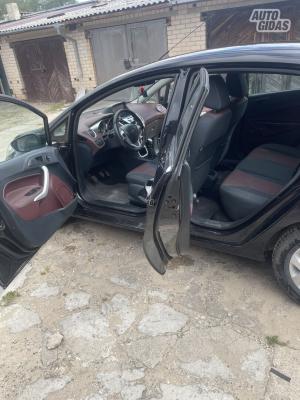 Melns Ford Fiesta 2011 Panevēža, ar dzinēja tilpumu 1.60 L un nobraukumu 300 tūkst. km par 2100 €, foto 5 vietnē AUTOMOTO.COM.LV