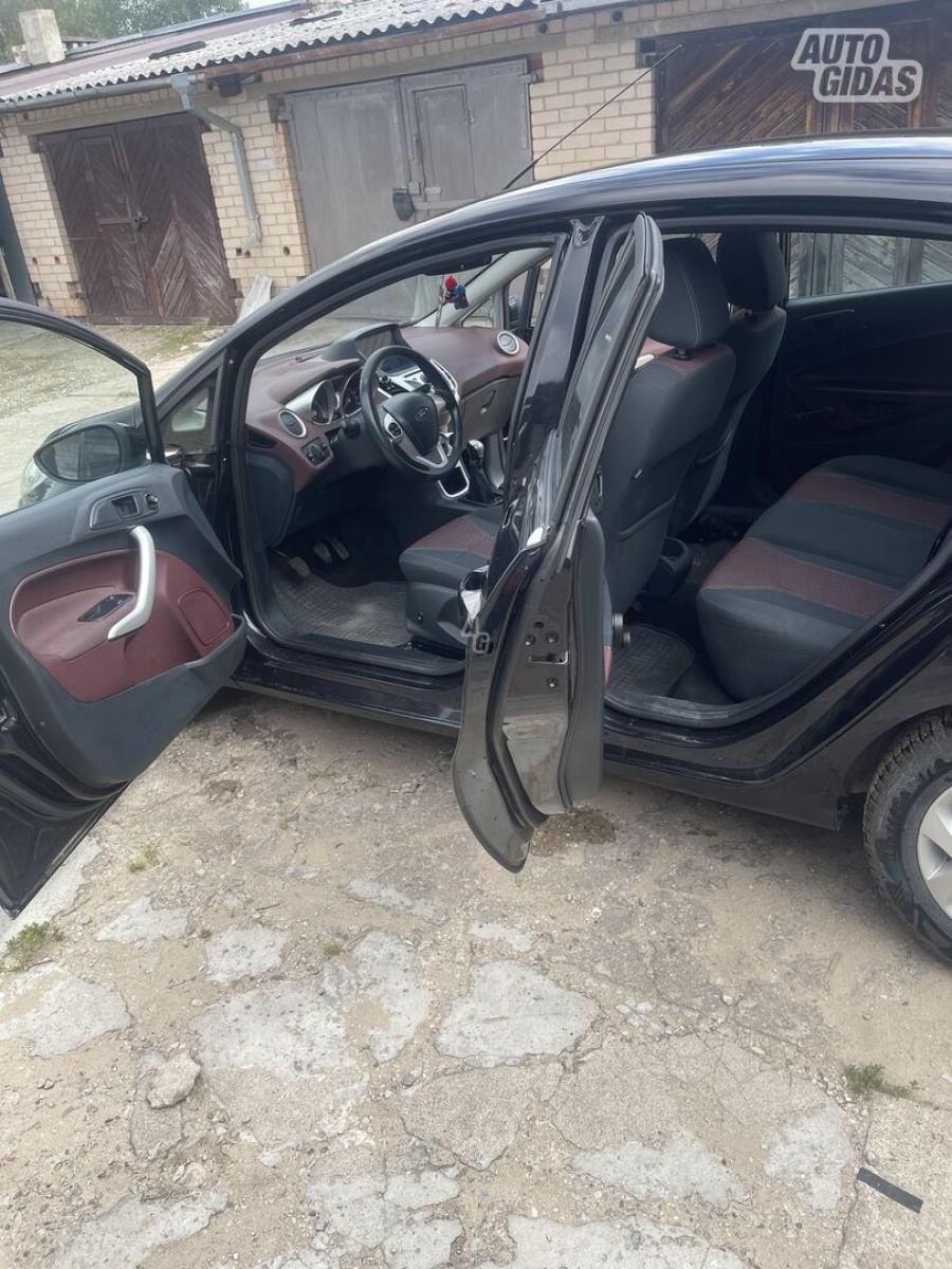 Melns Ford Fiesta 2011 Panevēža, ar dzinēja tilpumu 1.60 L un nobraukumu 300 tūkst. km par 2100 €, foto 5 vietnē AUTOMOTO.COM.LV