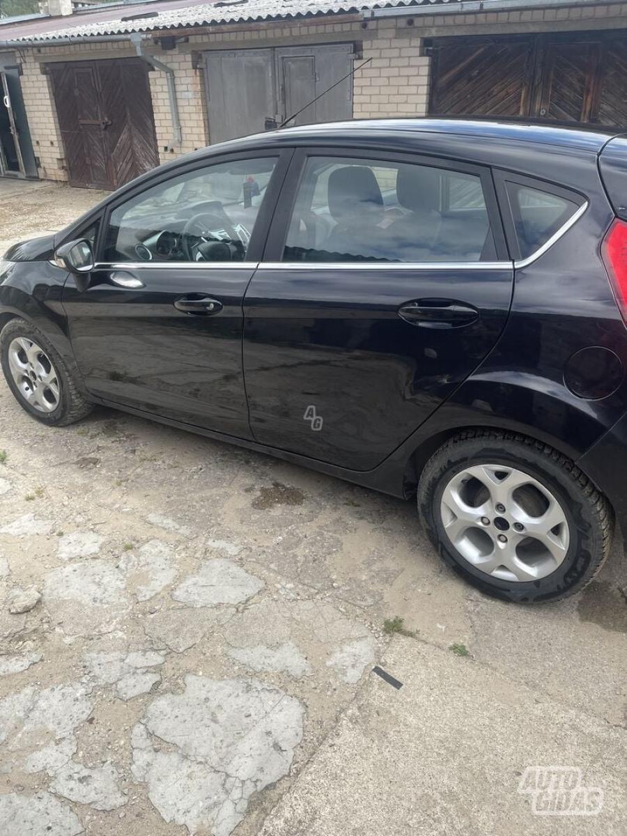 Melns Ford Fiesta 2011 Panevēža, ar dzinēja tilpumu 1.60 L un nobraukumu 300 tūkst. km par 2100 €, foto 6 vietnē AUTOMOTO.COM.LV