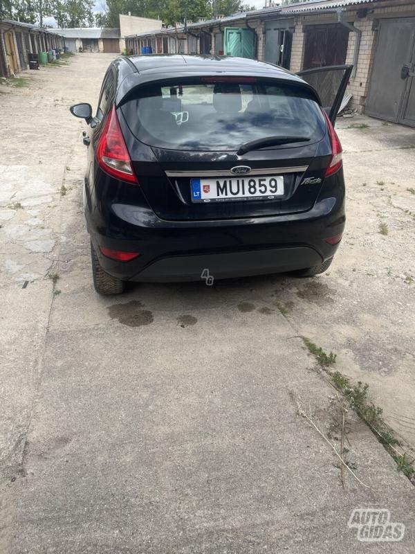 Melns Ford Fiesta 2011 Panevēža, ar dzinēja tilpumu 1.60 L un nobraukumu 300 tūkst. km par 2100 €, foto 6 vietnē AUTOMOTO.COM.LV