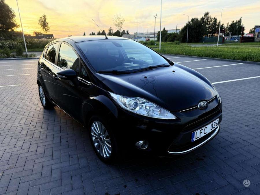 Black Ford Fiesta 2011 in Siauliai, with an engine capacity of 1.56 L and mileage of 295 thousand km for 2150 €, photo 4 on AUTOMOTO.COM.LV