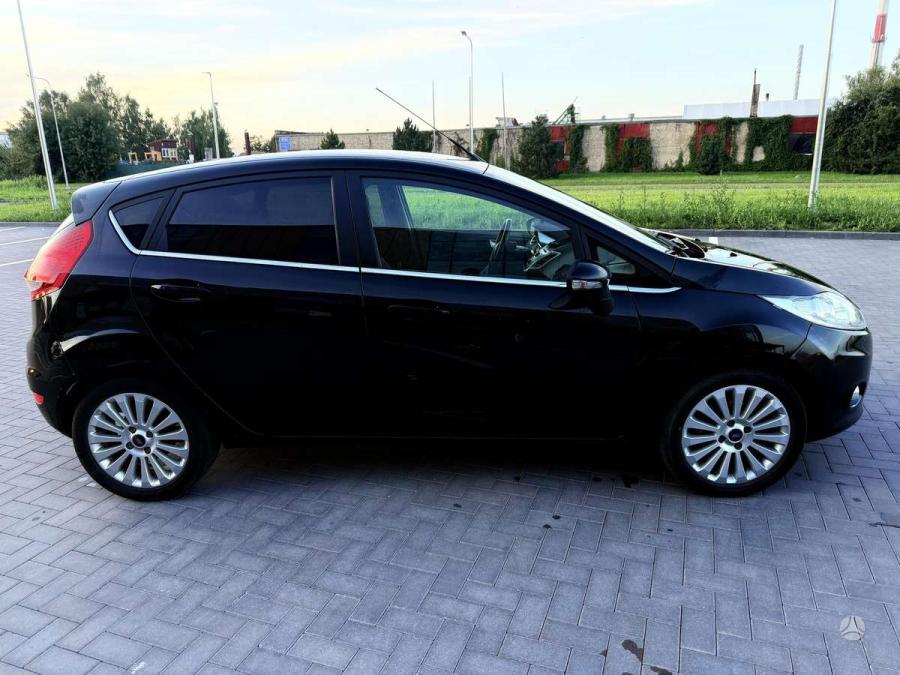Black Ford Fiesta 2011 in Siauliai, with an engine capacity of 1.56 L and mileage of 295 thousand km for 2150 €, photo 5 on AUTOMOTO.COM.LV