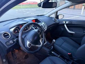 Black Ford Fiesta 2011 in Siauliai, with an engine capacity of 1.56 L and mileage of 295 thousand km for 2150 €, photo 10 on AUTOMOTO.COM.LV