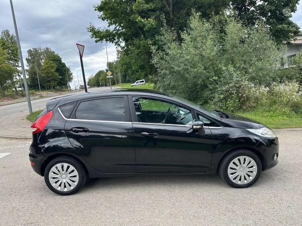 Melns Ford Fiesta 2011 Alīta, ar dzinēja tilpumu 1.56 L un nobraukumu 265 tūkst. km par 3300 €, foto 3 vietnē AUTOMOTO.COM.LV