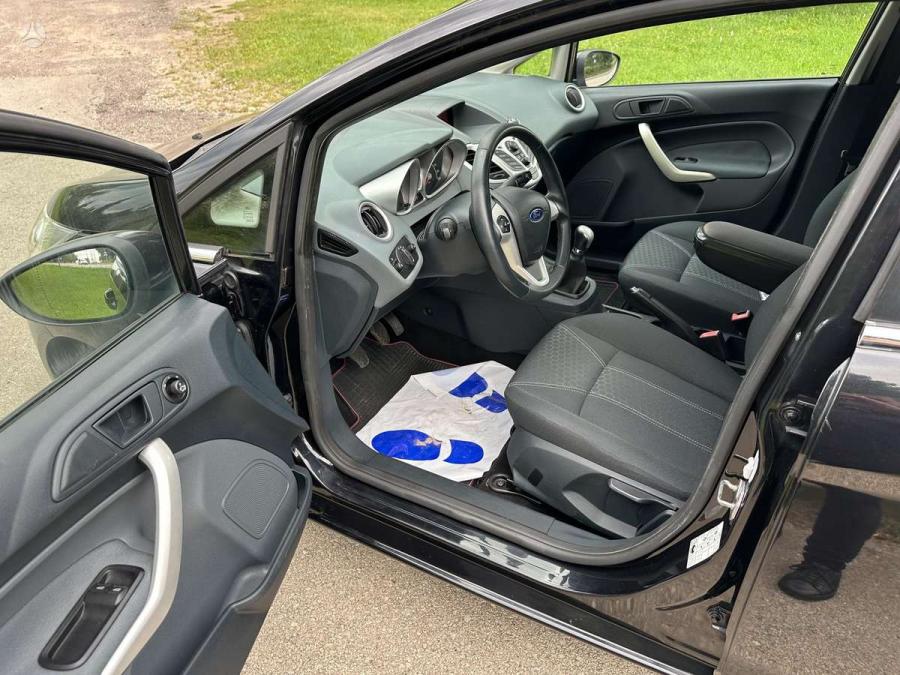 Melns Ford Fiesta 2011 Alīta, ar dzinēja tilpumu 1.56 L un nobraukumu 265 tūkst. km par 3300 €, foto 12 vietnē AUTOMOTO.COM.LV