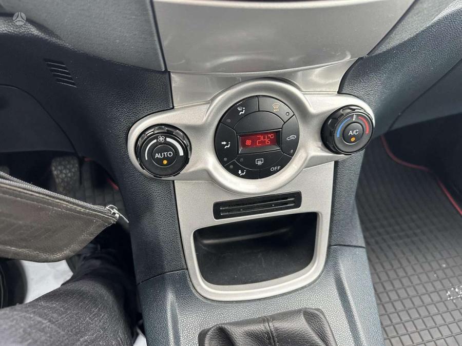 Melns Ford Fiesta 2011 Alīta, ar dzinēja tilpumu 1.56 L un nobraukumu 265 tūkst. km par 3300 €, foto 21 vietnē AUTOMOTO.COM.LV