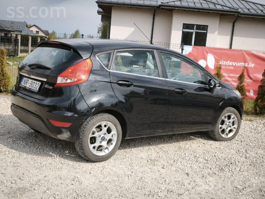 Black Ford Fiesta 2012 in Jelgava, with an engine capacity of 1.40 L and mileage of 0 thousand km for 3290 €, photo 15 on AUTOMOTO.COM.LV
