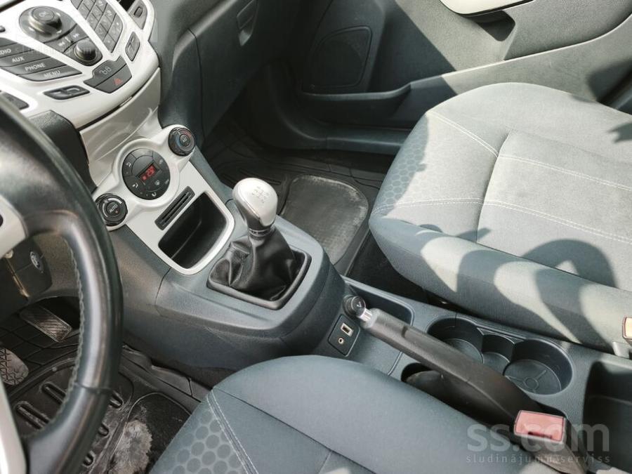 Black Ford Fiesta 2012 in Jelgava, with an engine capacity of 1.40 L and mileage of 0 thousand km for 3290 €, photo 24 on AUTOMOTO.COM.LV