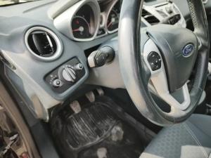 Melns Ford Fiesta 2012 Jelgava, ar dzinēja tilpumu 1.40 L un nobraukumu 275 tūkst. km par 3290 €, foto 16 vietnē AUTOMOTO.COM.LV