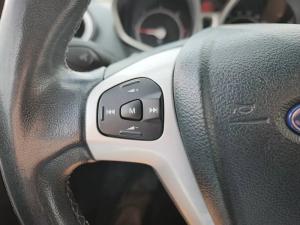 Melns Ford Fiesta 2012 Jelgava, ar dzinēja tilpumu 1.40 L un nobraukumu 275 tūkst. km par 3290 €, foto 23 vietnē AUTOMOTO.COM.LV