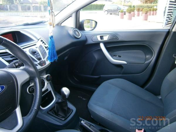 Ford Fiesta 2012 Rīga vietnē Melns Ford Fiesta 2012 Rīga, ar dzinēja tilpumu 1.40 L un nobraukumu 193 tūkst. km par 3350 €, foto 9 vietnē AUTOMOTO.COM.LV