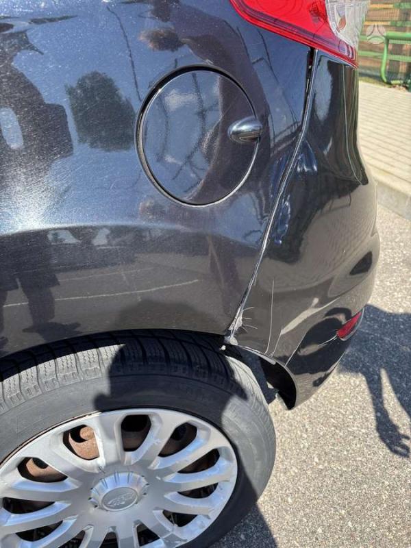 Melns Ford Fiesta 2013 Širvintos, ar dzinēja tilpumu 1.50 L un nobraukumu 246 tūkst. km par 3400 €, foto 10 vietnē AUTOMOTO.COM.LV