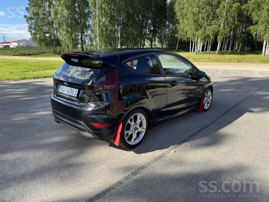 Black Ford Fiesta 2014 in Valmiera, with an engine capacity of 1.50 L and mileage of 367 thousand km for 3550 €, photo 5 on AUTOMOTO.COM.LV