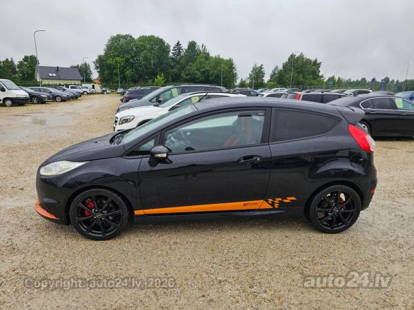 Melns Ford Fiesta 2014 Tartu, ar dzinēja tilpumu 1.60 L un nobraukumu 208 tūkst. km par 5990 €, foto 4 vietnē AUTOMOTO.COM.LV