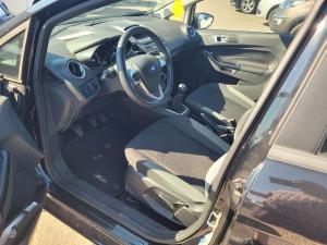 Melns Ford Fiesta 2014 Marijampole, ar dzinēja tilpumu 1.00 L un nobraukumu 120 tūkst. km par 2950 €, foto 8 vietnē AUTOMOTO.COM.LV