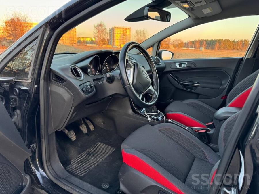 Black Ford Fiesta 2015 in Riga, with an engine capacity of 1.00 L and mileage of 130 thousand km for 5000 €, photo 6 on AUTOMOTO.COM.LV