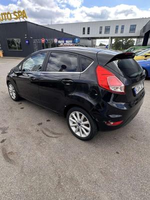 Black Ford Fiesta 2015 in Vilnius, with an engine capacity of 1.50 L and mileage of 262 thousand km for 2200 €, photo 3 on AUTOMOTO.COM.LV