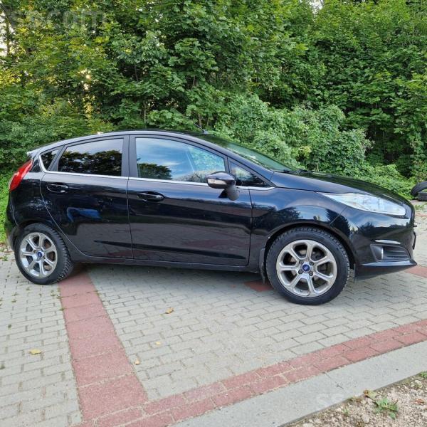 Black Ford Fiesta 2015 in Daugavpils, with an engine capacity of 1.00 L and mileage of 119 thousand km for 3950 €, photo 5 on AUTOMOTO.COM.LV