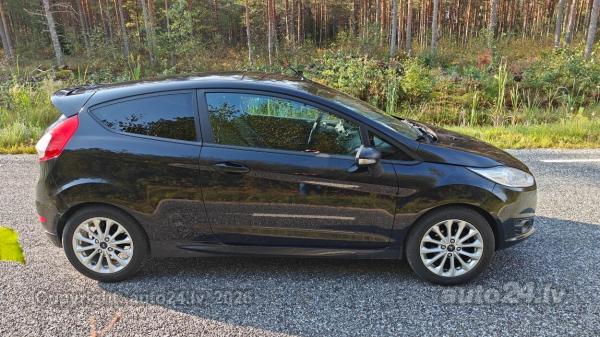 Melns Ford Fiesta 2015 Tallina, ar dzinēja tilpumu 1.50 L un nobraukumu 247 tūkst. km par 4300 €, foto 4 vietnē AUTOMOTO.COM.LV
