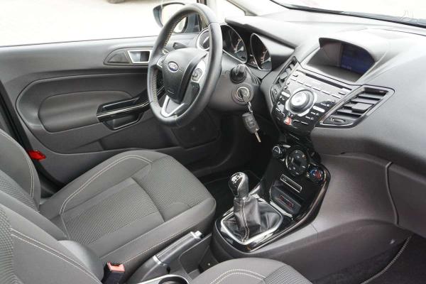 Black Ford Fiesta 2016 in Klaipeda, with an engine capacity of 1.00 L and mileage of 142 thousand km for 4400 €, photo 8 on AUTOMOTO.COM.LV