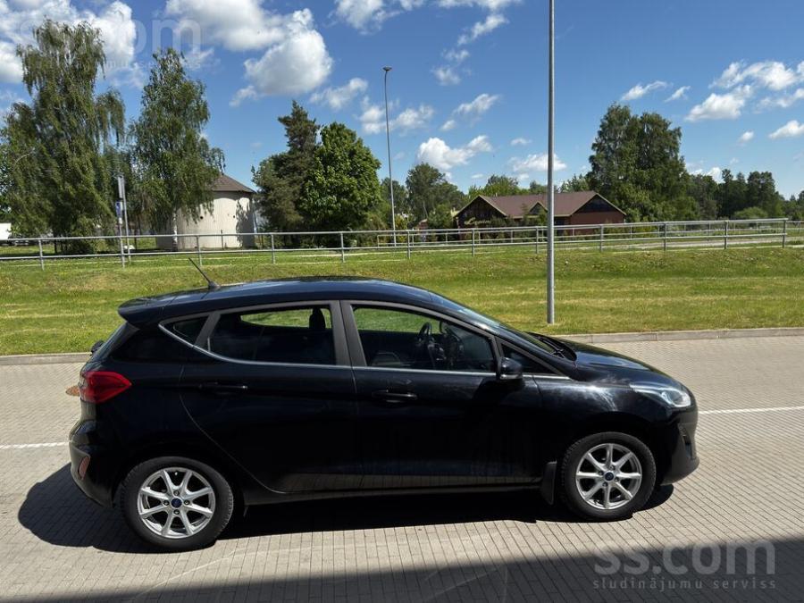 Black Ford Fiesta 2018 in Rezekne, with an engine capacity of 1.00 L and mileage of 119 thousand km for 6200 €, photo 5 on AUTOMOTO.COM.LV