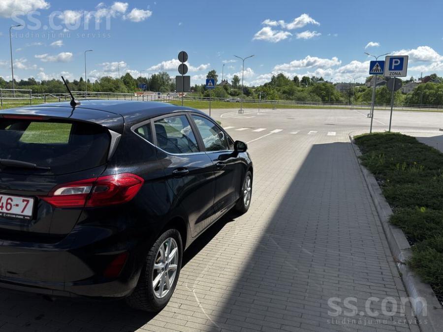 Black Ford Fiesta 2018 in Rezekne, with an engine capacity of 1.00 L and mileage of 119 thousand km for 6200 €, photo 6 on AUTOMOTO.COM.LV