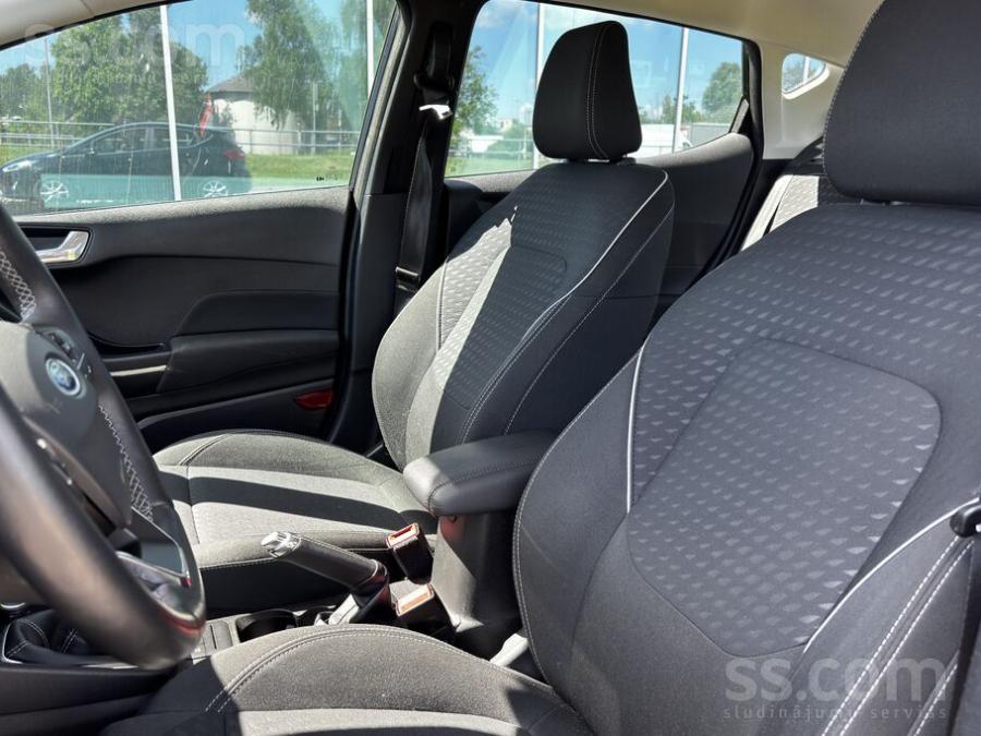 Black Ford Fiesta 2018 in Rezekne, with an engine capacity of 1.00 L and mileage of 119 thousand km for 6200 €, photo 10 on AUTOMOTO.COM.LV