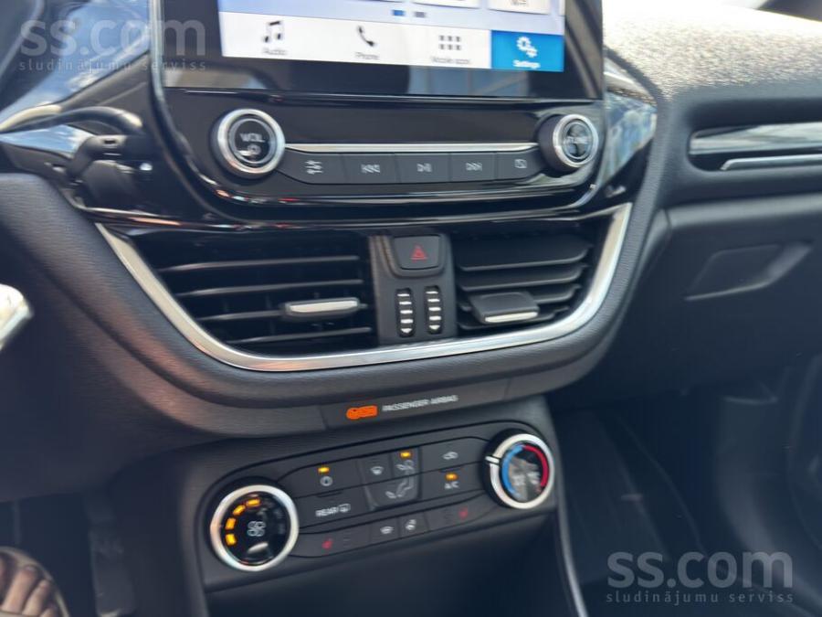 Black Ford Fiesta 2018 in Rezekne, with an engine capacity of 1.00 L and mileage of 119 thousand km for 6200 €, photo 12 on AUTOMOTO.COM.LV