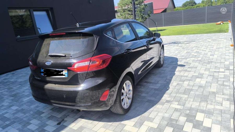 Black Ford Fiesta 2018 in Taurage, with an engine capacity of 1.00 L and mileage of 136 thousand km for 5100 €, photo 6 on AUTOMOTO.COM.LV