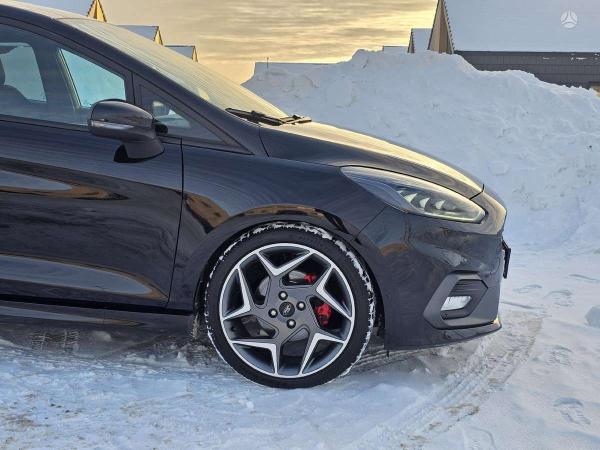 Black Ford Fiesta 2019 in Klaipeda, with an engine capacity of 1.50 L and mileage of 74 thousand km for 13800 €, photo 5 on AUTOMOTO.COM.LV