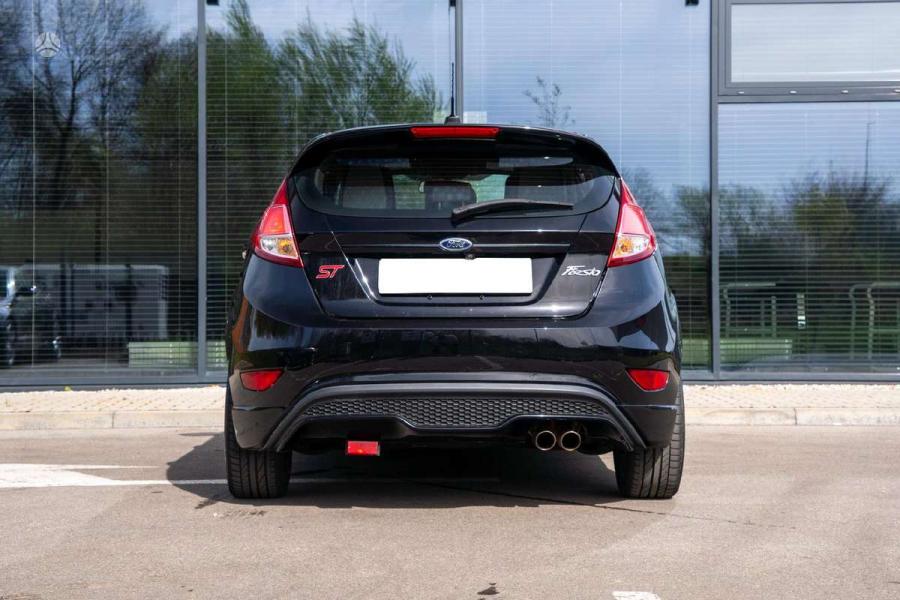Black Ford Fiesta 2019 in Klaipeda, with an engine capacity of 1.60 L and mileage of 21 thousand km for 12000 €, photo 2 on AUTOMOTO.COM.LV