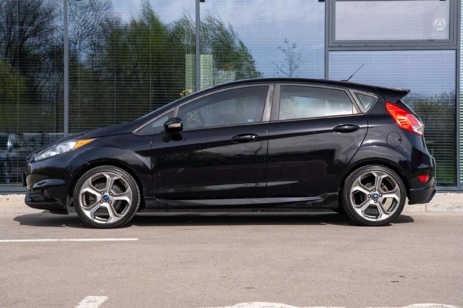 Black Ford Fiesta 2019 in Klaipeda, with an engine capacity of 1.60 L and mileage of 21 thousand km for 12000 €, photo 8 on AUTOMOTO.COM.LV