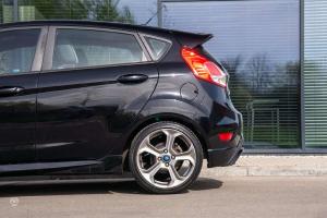 Black Ford Fiesta 2019 in Klaipeda, with an engine capacity of 1.60 L and mileage of 21 thousand km for 12000 €, photo 9 on AUTOMOTO.COM.LV