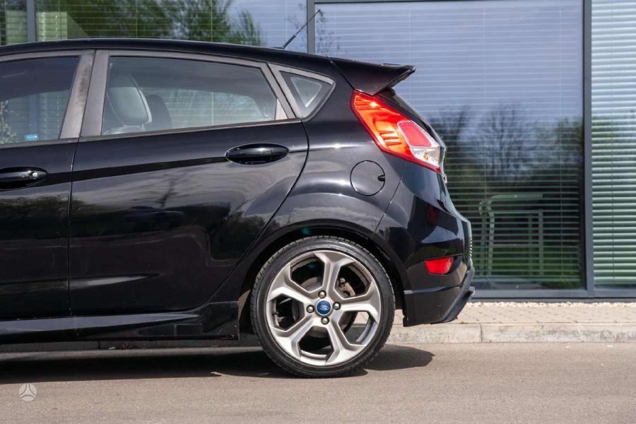 Black Ford Fiesta 2019 in Klaipeda, with an engine capacity of 1.60 L and mileage of 21 thousand km for 12000 €, photo 9 on AUTOMOTO.COM.LV