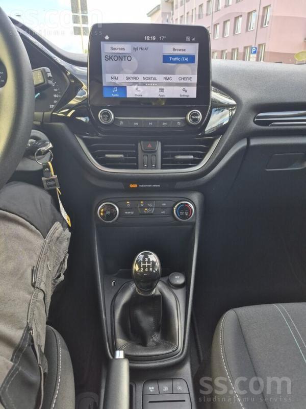 Black Ford Fiesta 2020 in Dobele, with an engine capacity of 1.10 L and mileage of 95 thousand km for 7459 €, photo 5 on AUTOMOTO.COM.LV