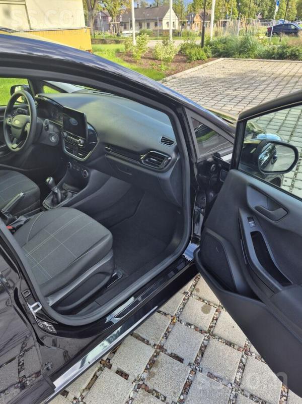 Black Ford Fiesta 2020 in Dobele, with an engine capacity of 1.10 L and mileage of 95 thousand km for 7459 €, photo 8 on AUTOMOTO.COM.LV