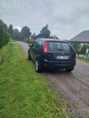 Blue Ford Fiesta 2006 in Kuldiga, with an engine capacity of 1.40 L and mileage of 367 thousand km for 1100 €, photo 5 on AUTOMOTO.COM.LV