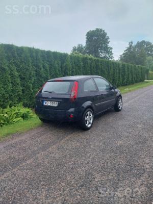 Blue Ford Fiesta 2006 in Kuldiga, with an engine capacity of 1.40 L and mileage of 367 thousand km for 1100 €, photo 3 on AUTOMOTO.COM.LV