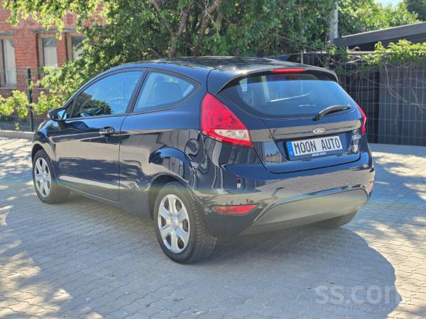 Blue Ford Fiesta 2011 in Liepaja, with an engine capacity of 1.20 L and mileage of 185 thousand km for 3390 €, photo 8 on AUTOMOTO.COM.LV
