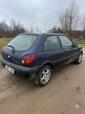 Zils Ford Fiesta 2001 Viļņa, ar dzinēja tilpumu 1.24 L un nobraukumu 180 tūkst. km par 230 €, foto 5 vietnē AUTOMOTO.COM.LV