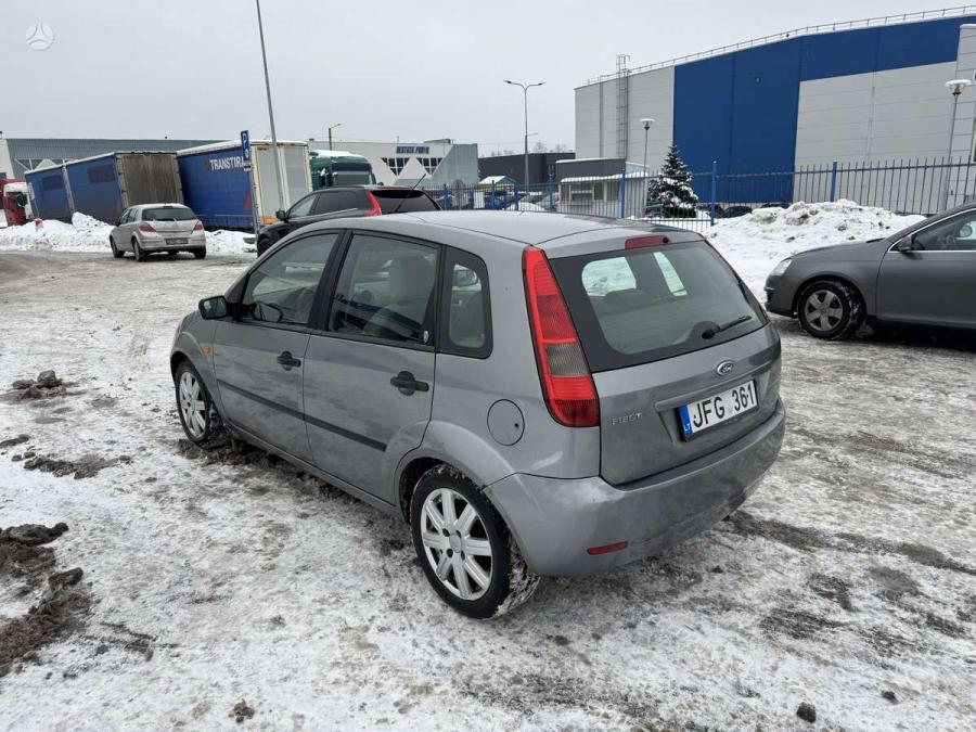 Zils Ford Fiesta 2002 Viļņa, ar dzinēja tilpumu 1.60 L un nobraukumu 288 tūkst. km par 790 €, foto 2 vietnē AUTOMOTO.COM.LV