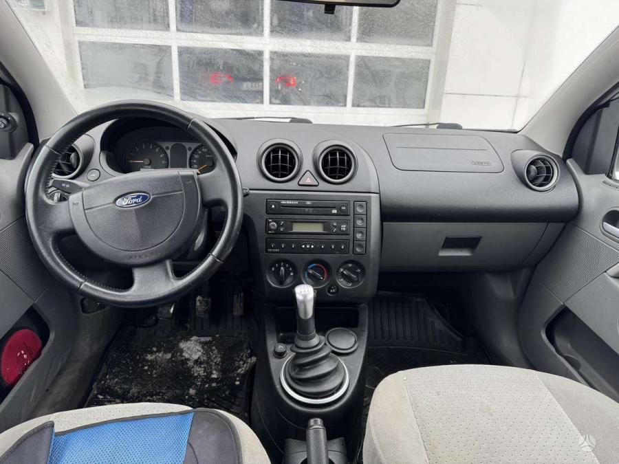 Zils Ford Fiesta 2002 Viļņa, ar dzinēja tilpumu 1.60 L un nobraukumu 288 tūkst. km par 790 €, foto 13 vietnē AUTOMOTO.COM.LV