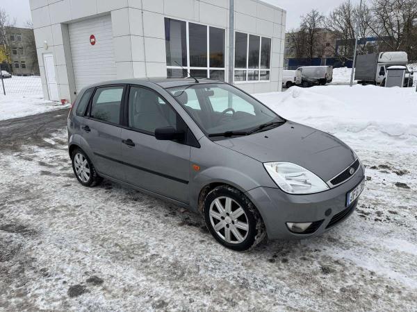 Blue Ford Fiesta 2002 in Ukmerge, with an engine capacity of 1.60 L and mileage of 288 thousand km for 720 €, photo 1 on AUTOMOTO.COM.LV