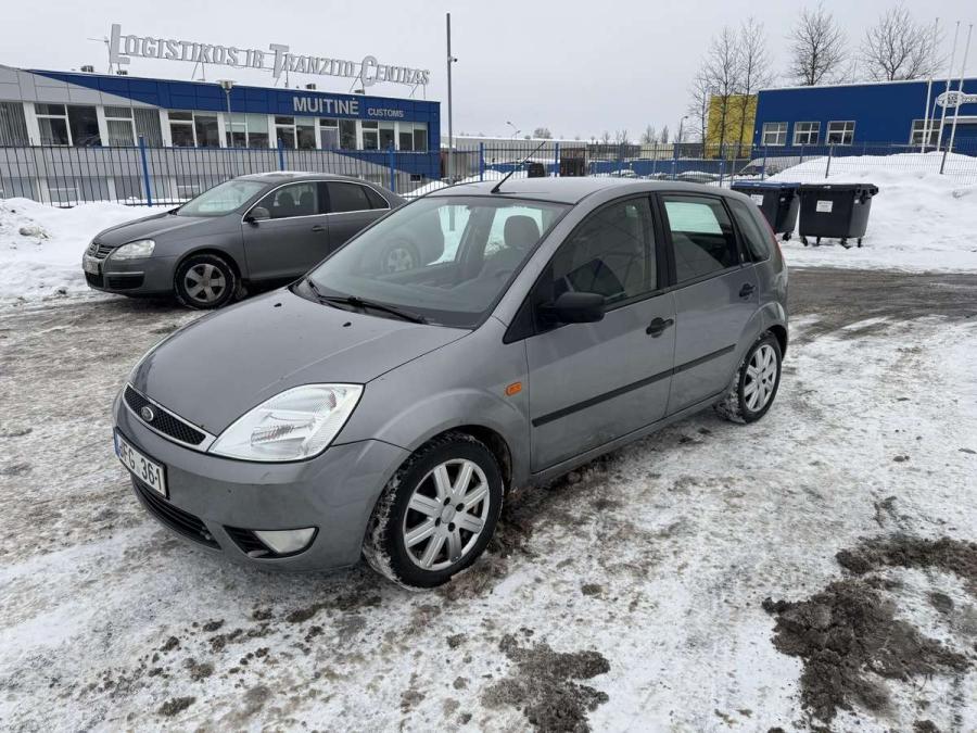 Blue Ford Fiesta 2002 in Ukmerge, with an engine capacity of 1.60 L and mileage of 288 thousand km for 720 €, photo 4 on AUTOMOTO.COM.LV