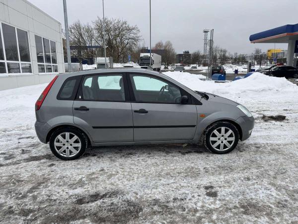 Blue Ford Fiesta 2002 in Ukmerge, with an engine capacity of 1.60 L and mileage of 288 thousand km for 720 €, photo 5 on AUTOMOTO.COM.LV