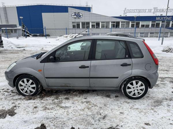 Blue Ford Fiesta 2002 in Ukmerge, with an engine capacity of 1.60 L and mileage of 288 thousand km for 720 €, photo 6 on AUTOMOTO.COM.LV
