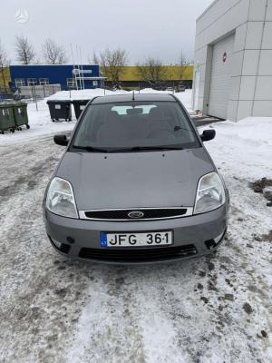 Blue Ford Fiesta 2002 in Ukmerge, with an engine capacity of 1.60 L and mileage of 288 thousand km for 720 €, photo 8 on AUTOMOTO.COM.LV