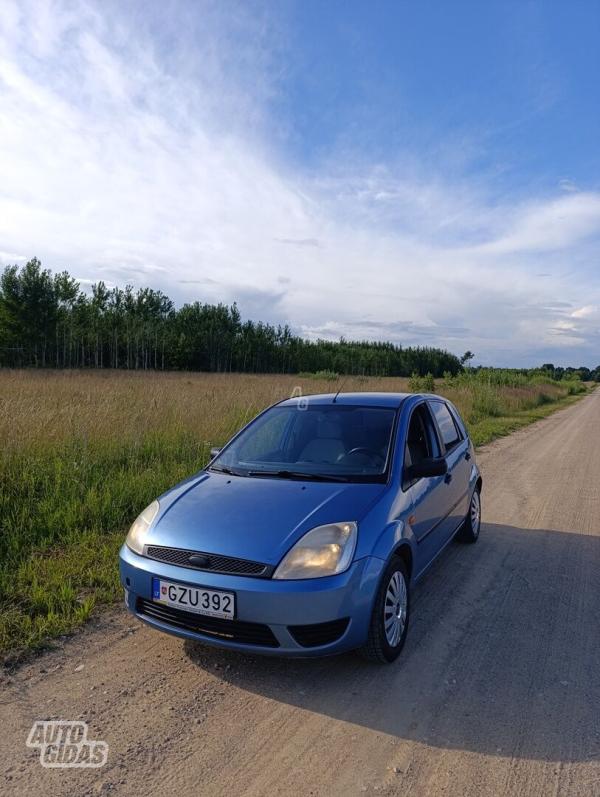 Blue Ford Fiesta 2003 in Panevezys, with an engine capacity of 1.40 L and mileage of 270 thousand km for 750 €, photo 1 on AUTOMOTO.COM.LV